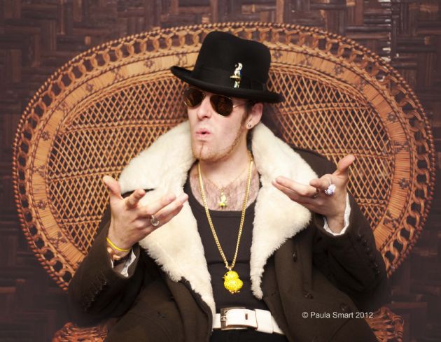 Cris Cross - Close Up Magician and Contortionist