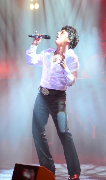 Danny Roman - Professional Singer & Entertainer