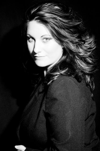 Hannah D - Fantastic Female Vocalist for all Events