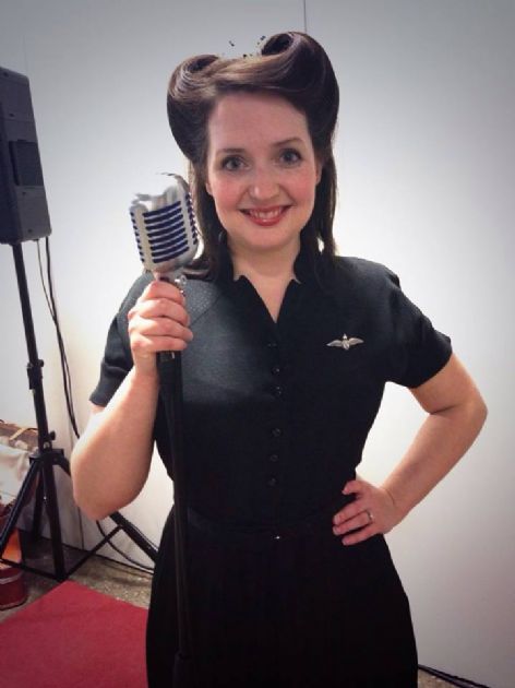Heather - Authentic Vintage Singer for all Events