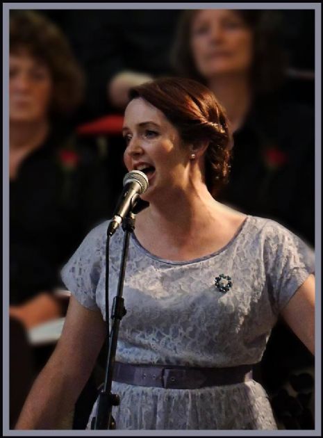 Heather - Authentic Vintage Singer for all Events