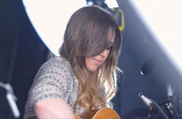 Laura Oakes - Fantastic Talented Singer & Guitarist