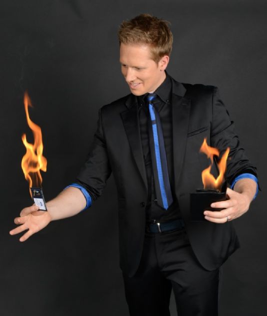 Martin - Close up Magician - Close of Magician