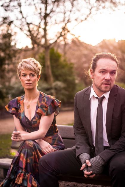 Richard & Shona - Fantastic Vocal Harmony Duo