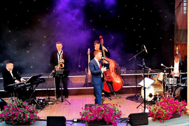 Thomas Crooner - Fantastic Modern Swing Singer